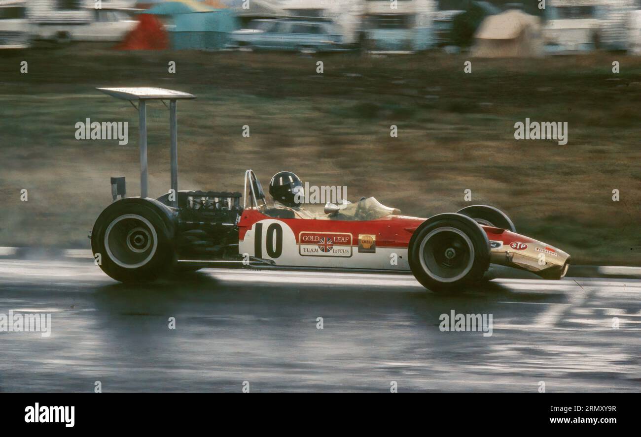 Graham Hill in a Lotus Ford at the 1968 Watkins Glen F1 Grand Prix, started 3rd , finished 2nd ...