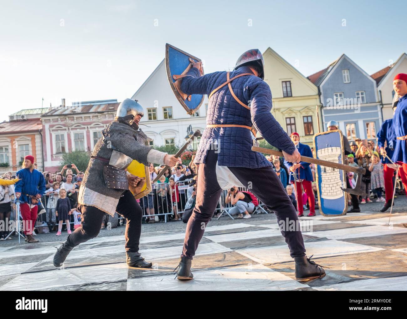 Knight in armours shield sword hi-res stock photography and images - Alamy