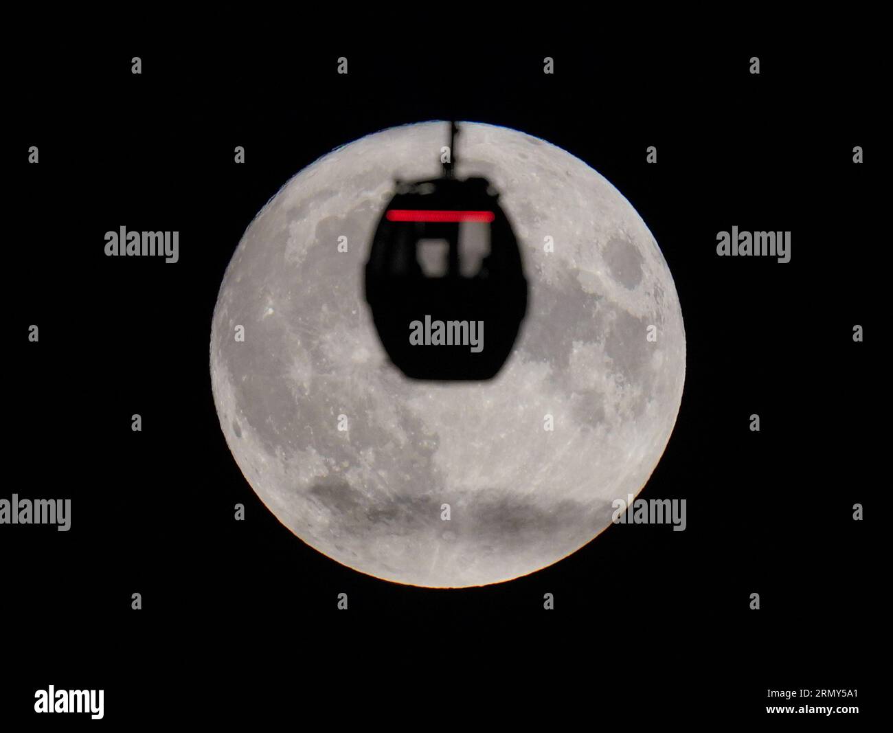 People view the super blue moon as they travel in a IFS Cloud Cable Car ...