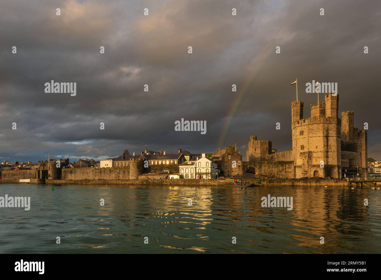 Buildings and landmarks caernarfon castle wales hi-res stock ...