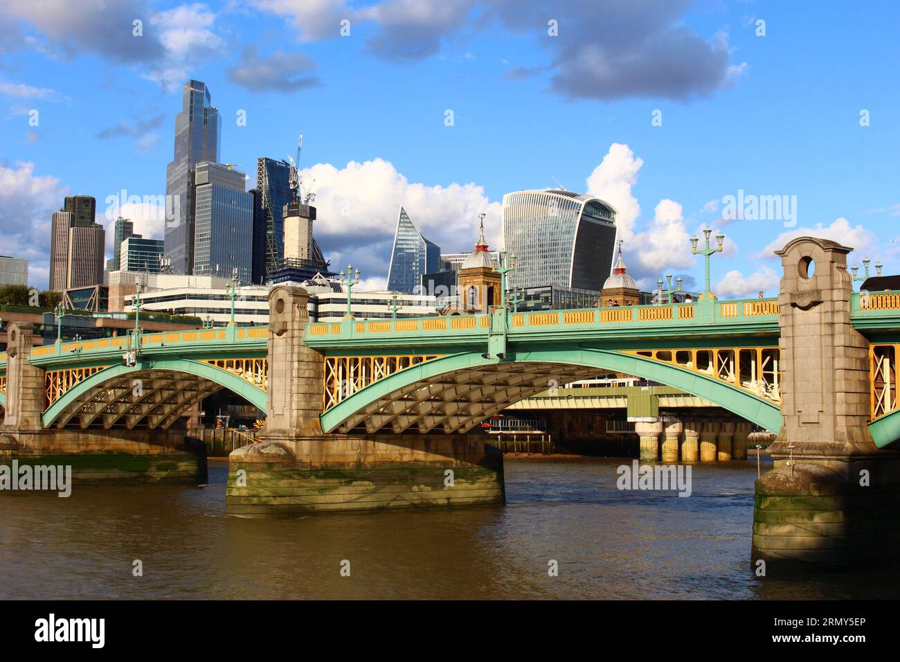 Bankside arches hi-res stock photography and images - Alamy