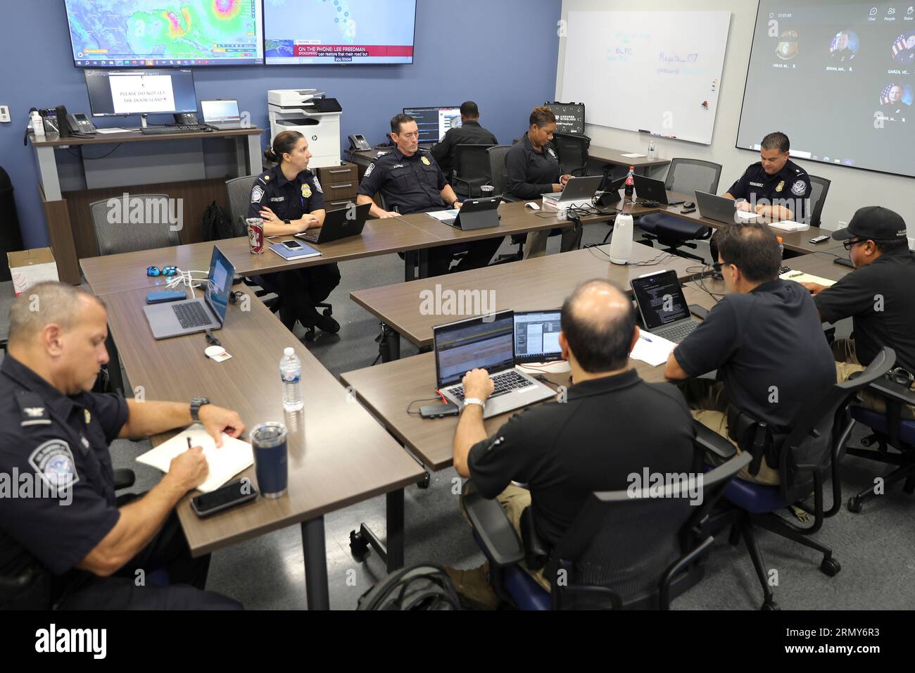 Police operations room hi-res stock photography and images - Alamy