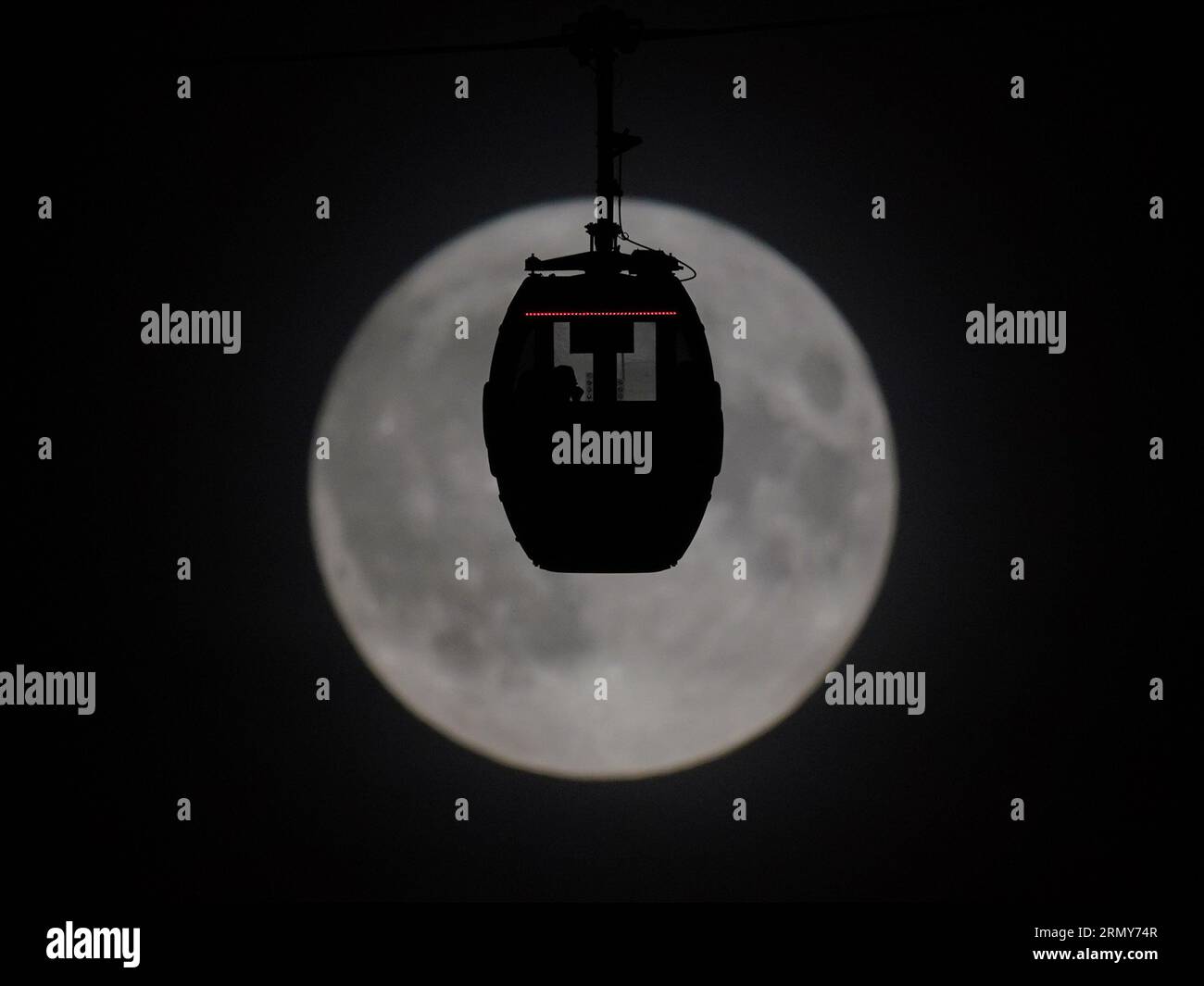 People view the super blue moon as they travel in a IFS Cloud Cable Car ...