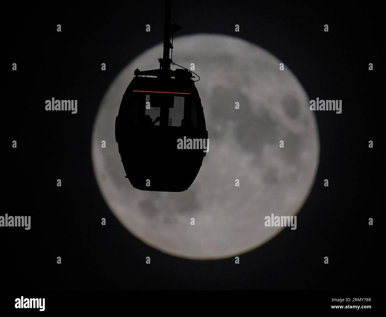 People view the super blue moon as they travel in a IFS Cloud Cable Car ...