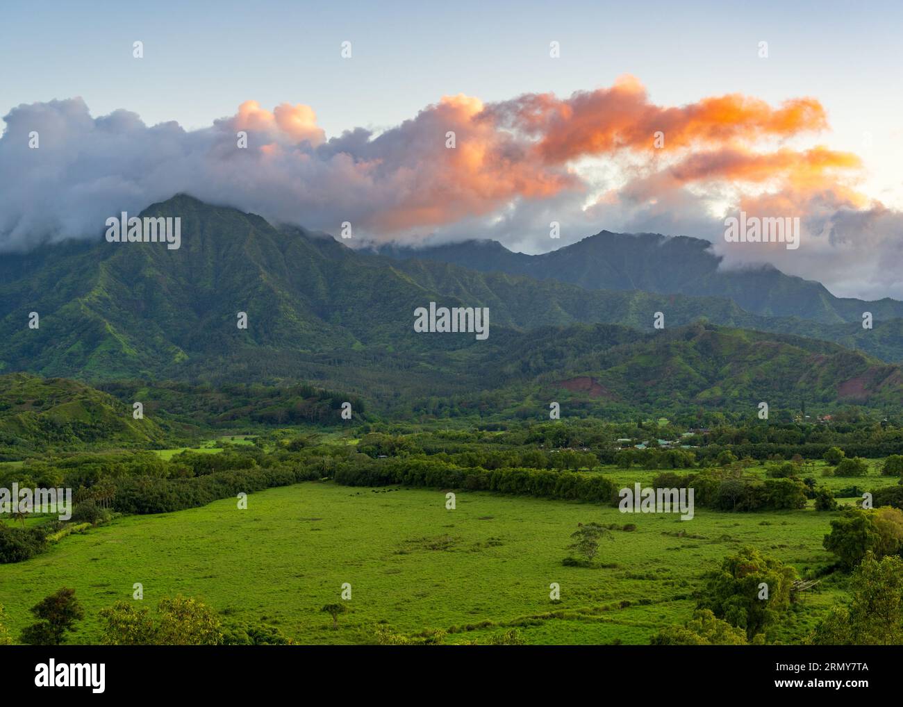 Mountains of the Na Pali mountain range above Hanalei valley in Kauai ...
