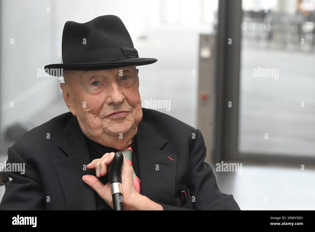 Munich, Germany. 30th Aug, 2023. The artist Georg Baselitz comes to the ...