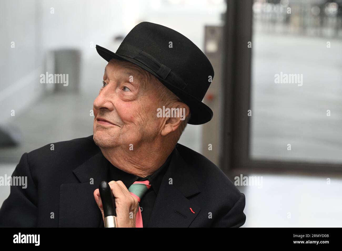 Munich, Germany. 30th Aug, 2023. The artist Georg Baselitz comes to the ...