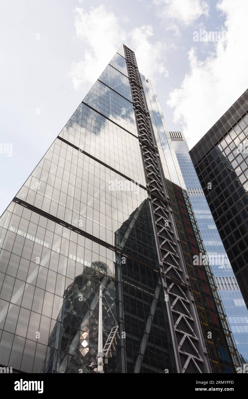 The Leadenhall Building, aka The Cheesegrater, at 122 Leadenhall Street ...