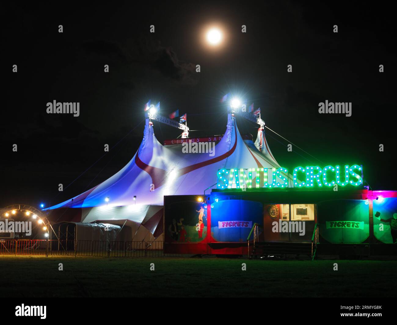Santus circus hi-res stock photography and images - Alamy