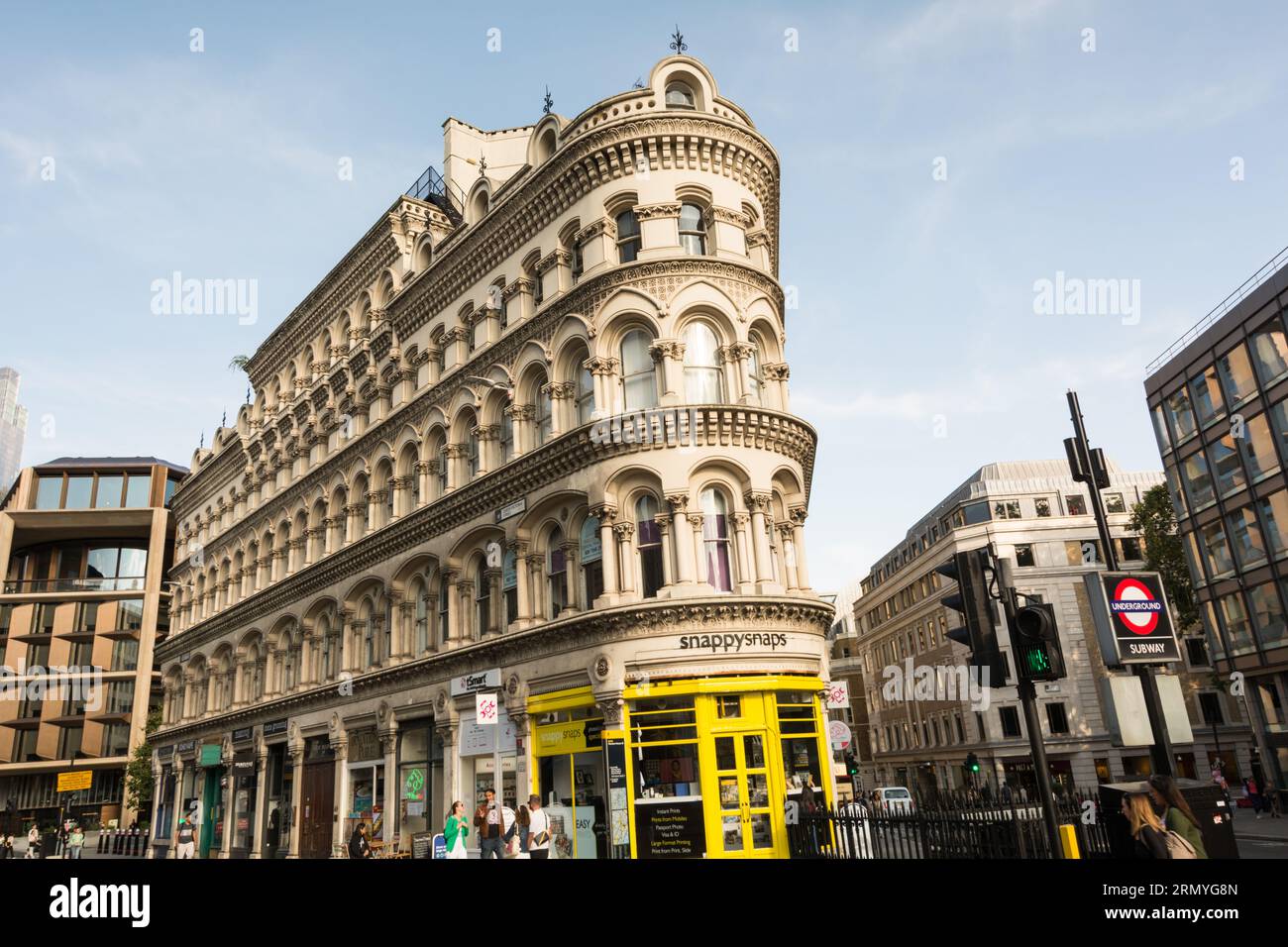 Snappy Snaps, Albert Buildings, Queen Victoria St, London, EC4, England ...