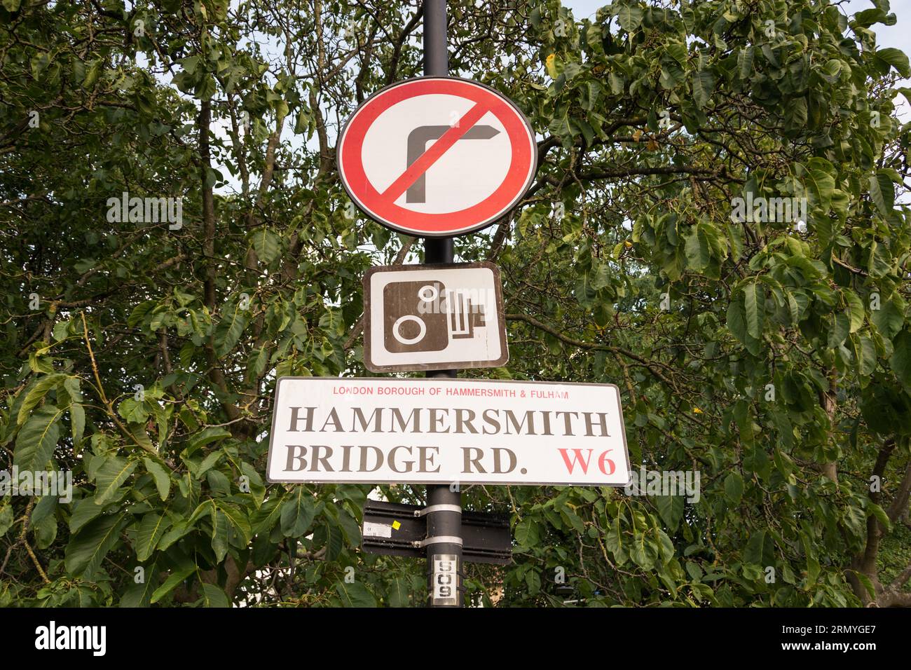No right turn street sign on Hammersmith Bridge Road next to ...
