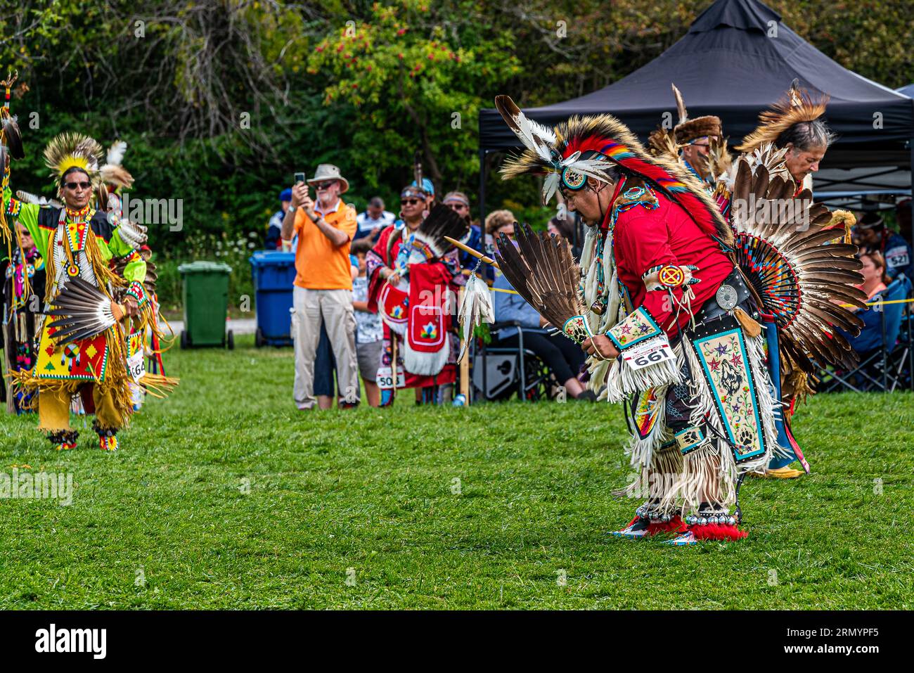Pow wow traditional dance hi-res stock photography and images - Alamy