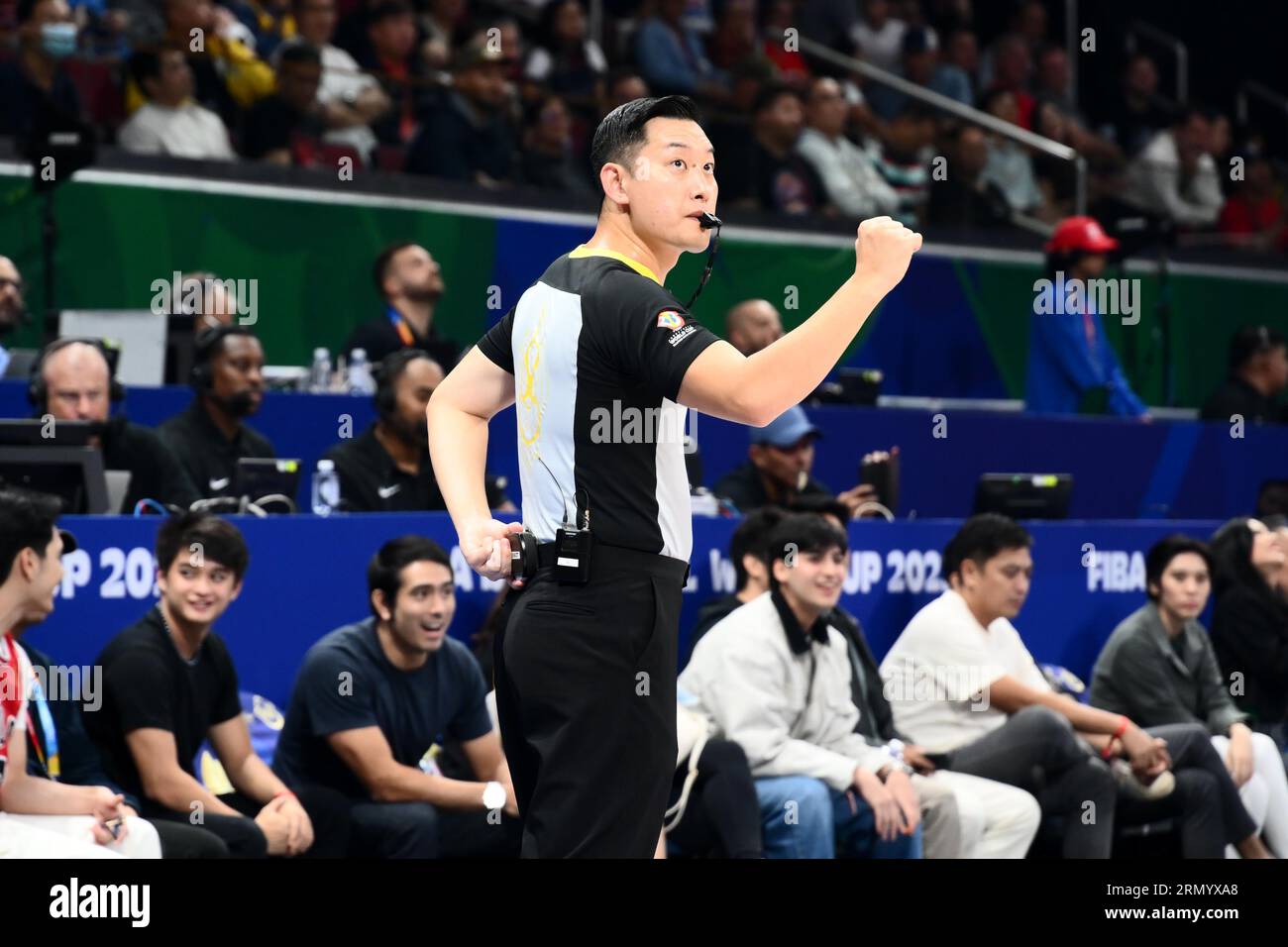 Fiba referee hi-res stock photography and images - Alamy