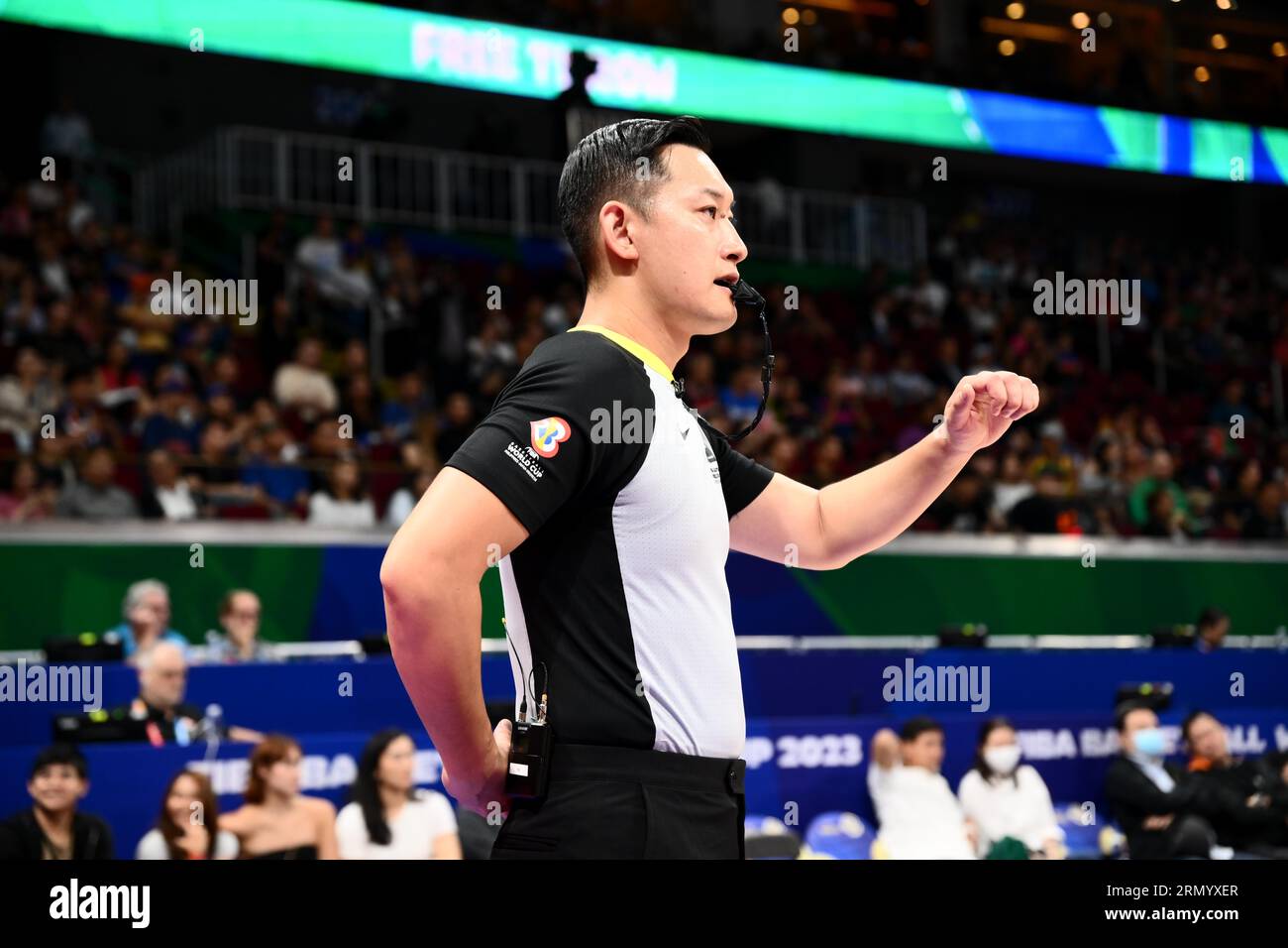 Fiba referee hi-res stock photography and images - Alamy