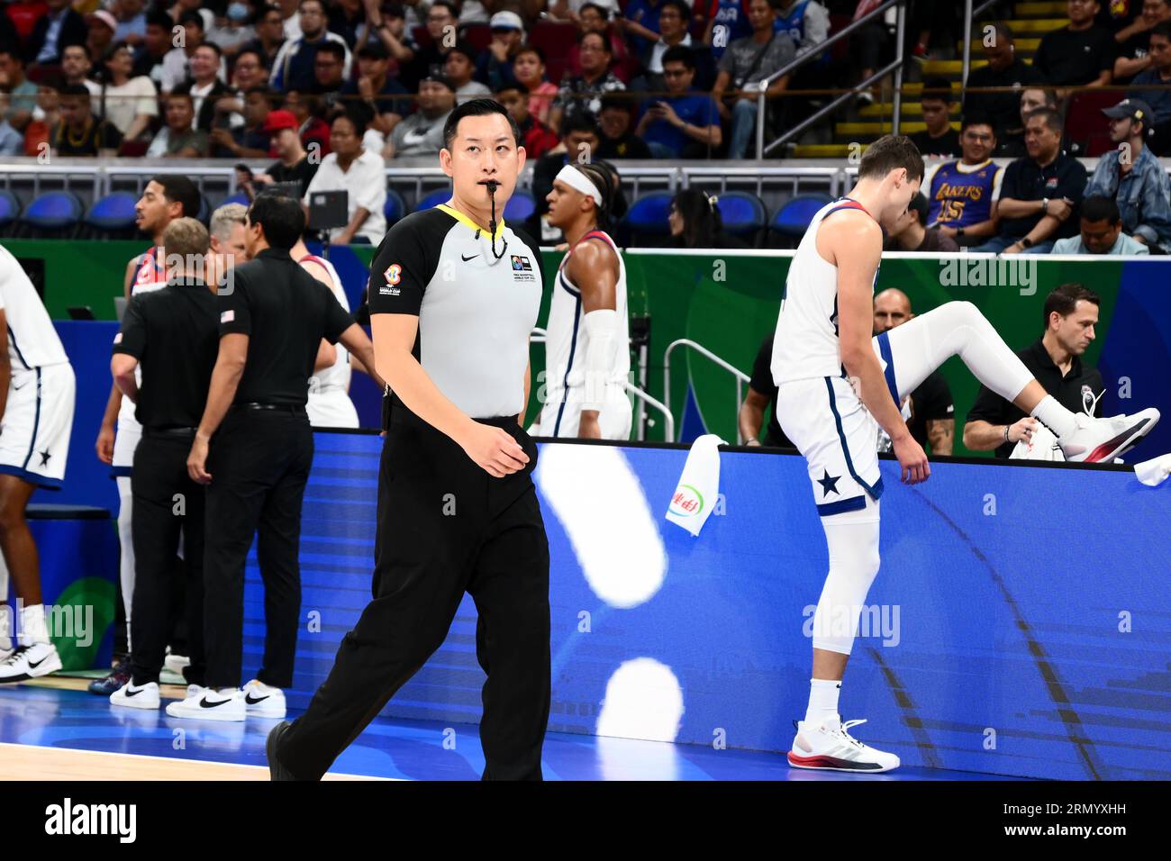 Fiba referee hi-res stock photography and images - Alamy
