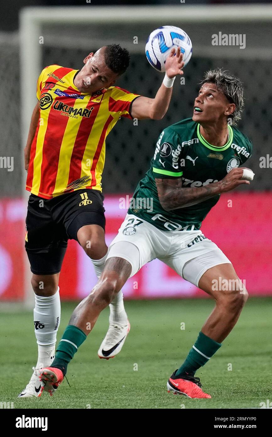 Johan Bocanegra of Colombia's Deportivo Pereira, left, fights for the ...