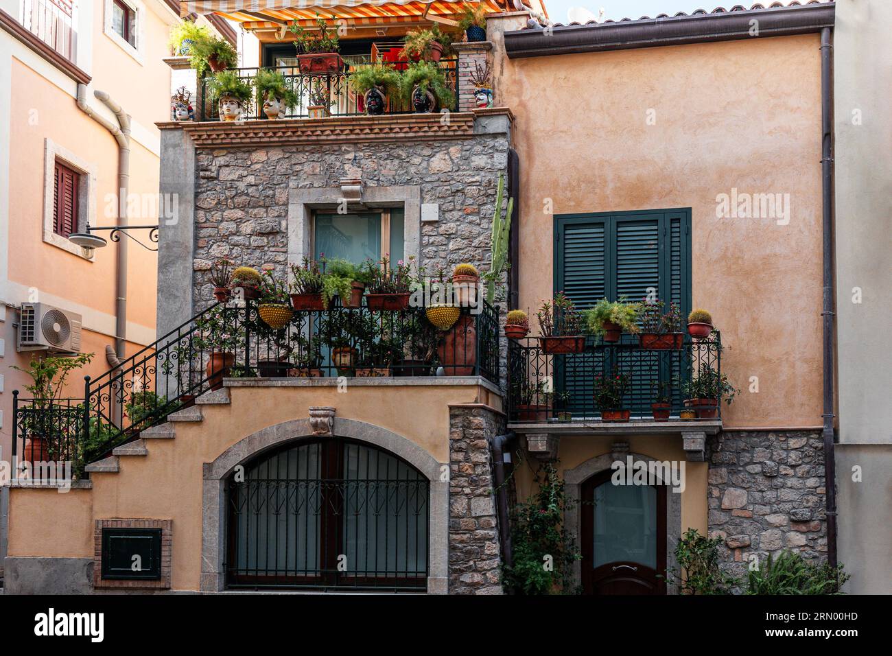 Old town taormina door hi-res stock photography and images - Alamy
