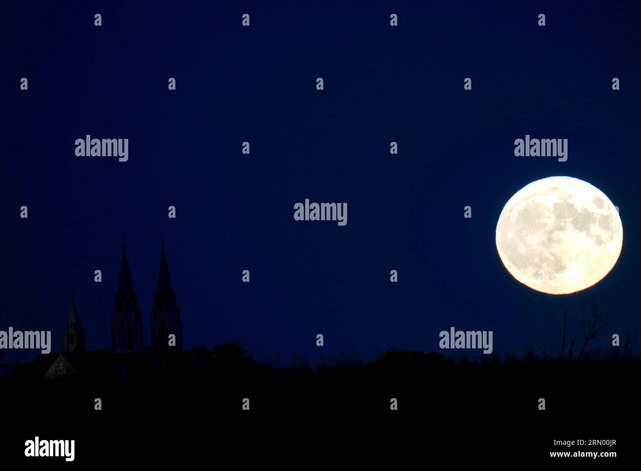 The August blue supermoon rises over the Basilica and National Shrine ...