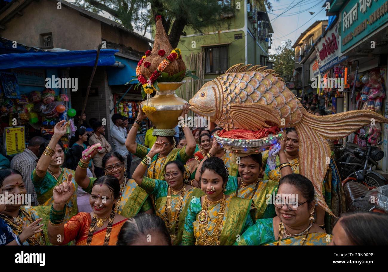 Mumbai, India. 30th Aug, 2023. MUMBAI, INDIA - AUGUST 30: People dressed in traditional Koli ...