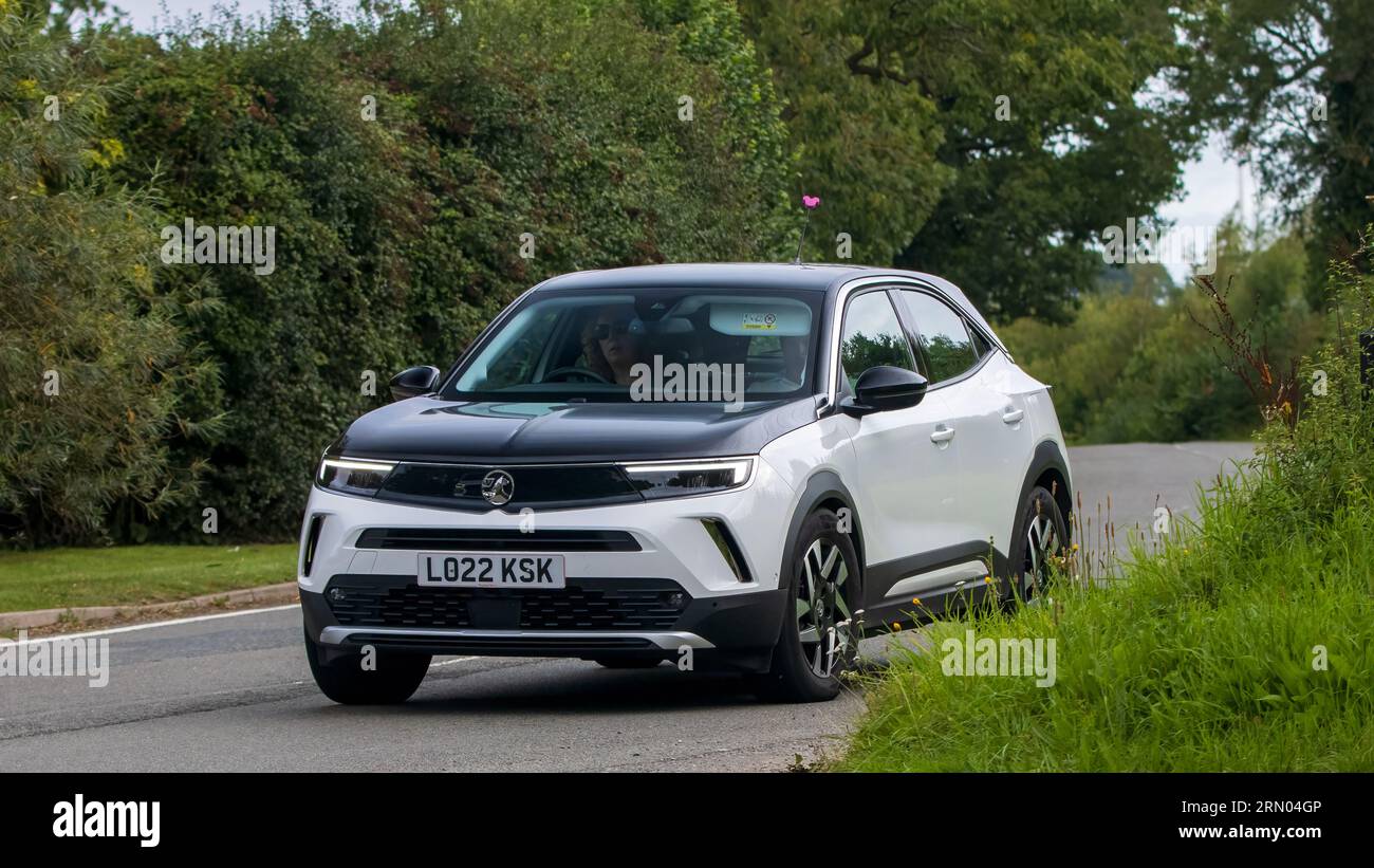 Stylish electric suv hi-res stock photography and images - Alamy