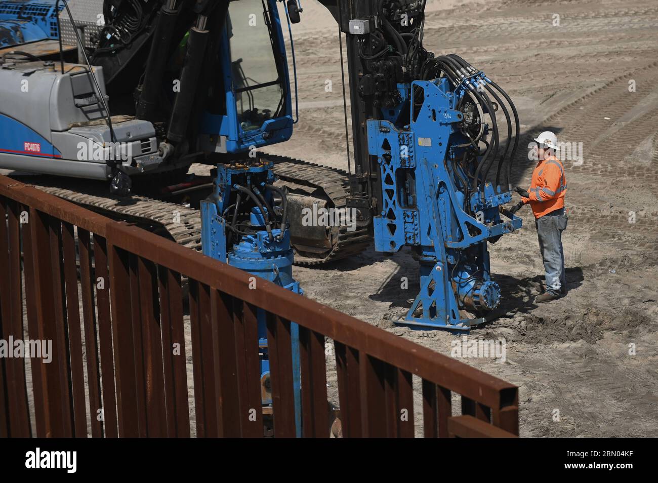 Tijuana, Mexico. 30th Aug, 2023. Construction continues on the Playas ...