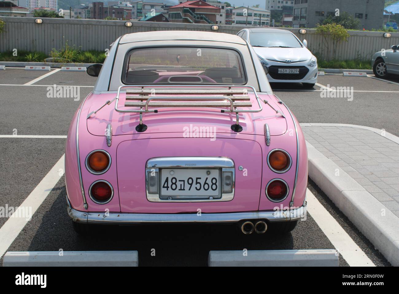Rear view of vintage pink car Stock Photo - Alamy