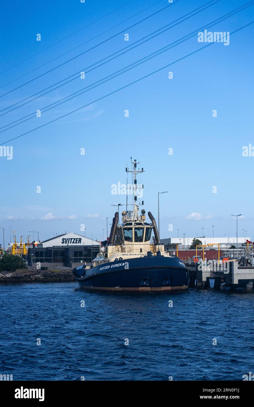 Pictures from the Port of Melbourne on a fine sunny day, focussing on ...