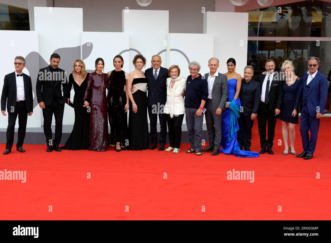 Edoardo Leo, Claudia Gerini, Valentina Cervi, Francesca Inaudi, Kseniya ...