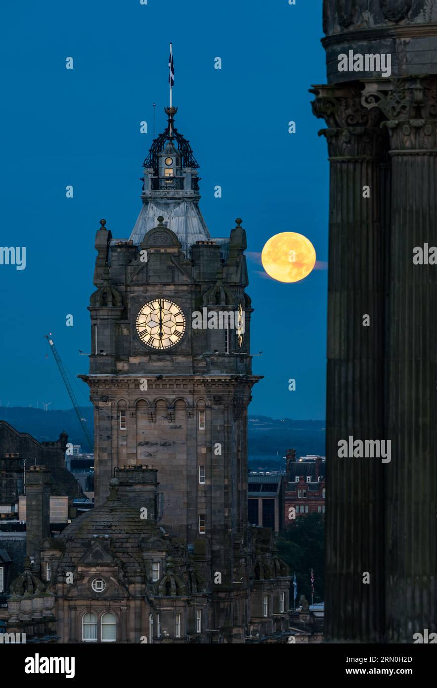 Edinburgh, Scotland, UK, 31st August. UK Weather: full blue supermoon ...