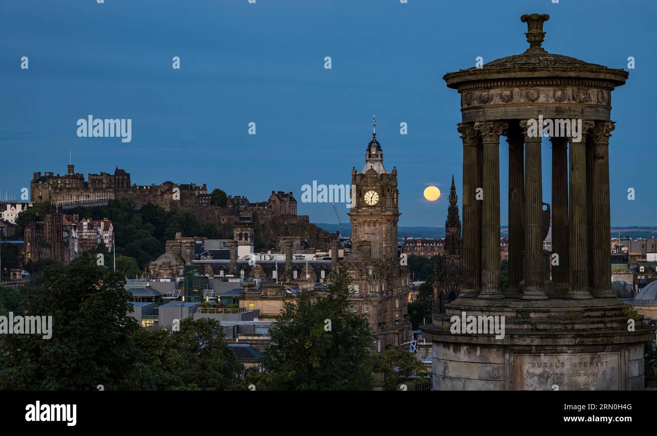 Edinburgh, Scotland, UK, 31st August. UK Weather: full blue supermoon ...