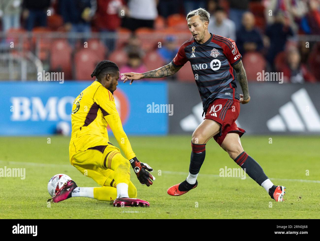 Toronto, Canada. 30th Aug, 2023. Federico Bernardeschi (R) of Toronto ...