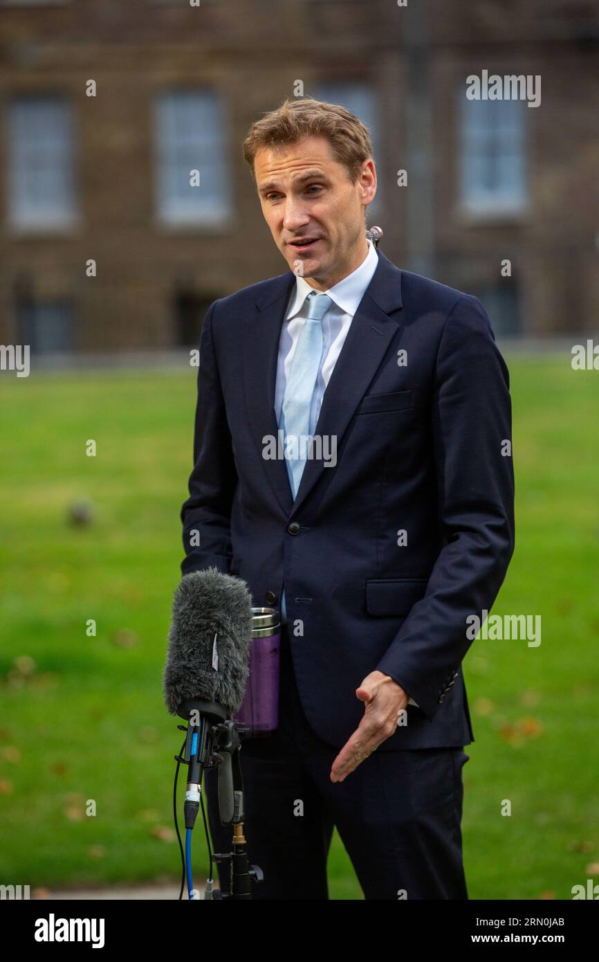 Talking politician fire hi-res stock photography and images - Alamy