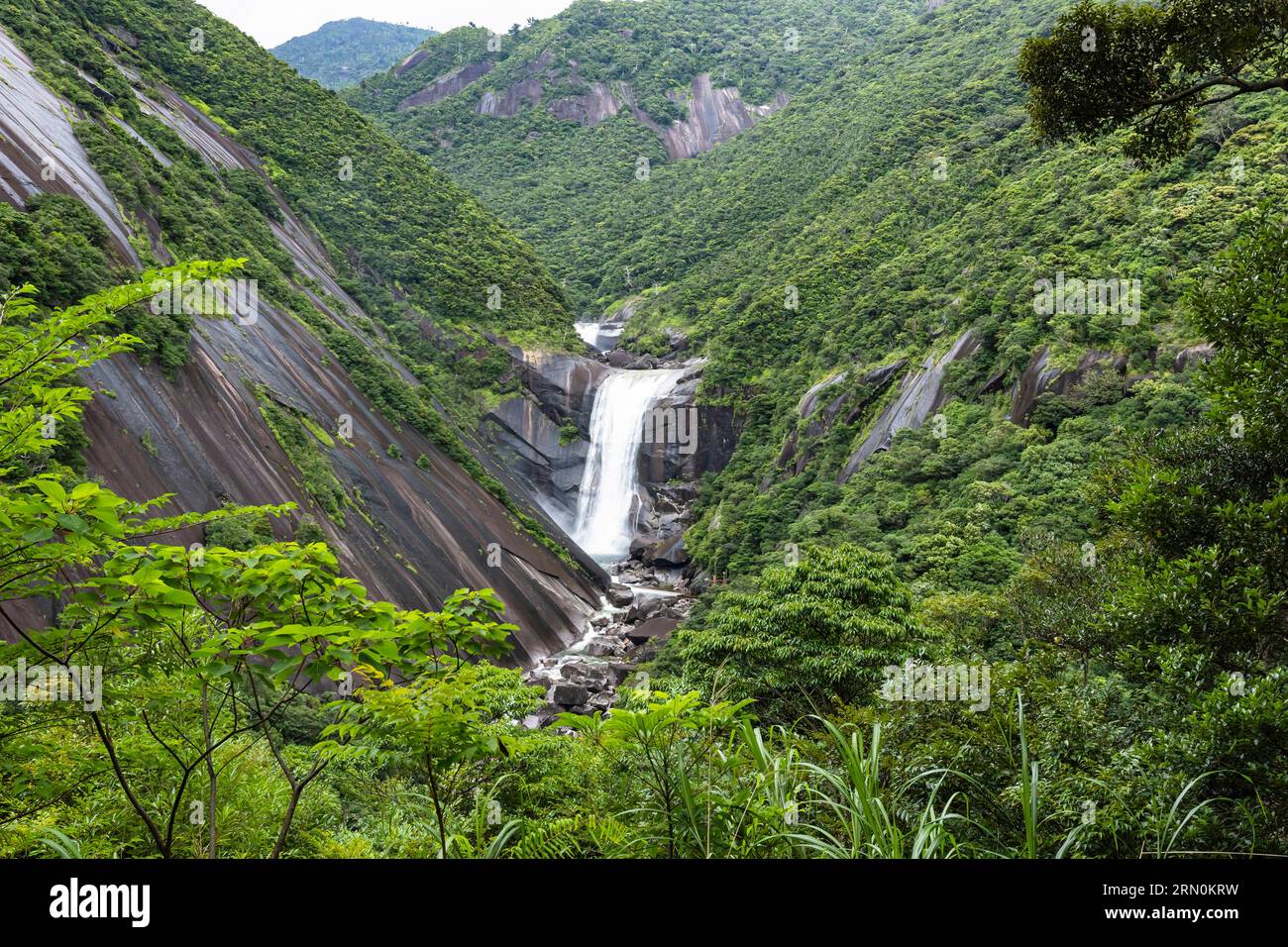 Senpironotaki(senpiro fall), Senpiro-no-taki, V-shaped valley, massive ...