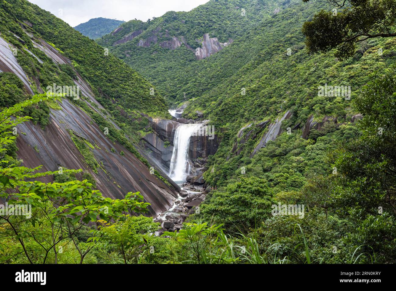 Senpironotaki(senpiro fall), Senpiro-no-taki, V-shaped valley, massive ...