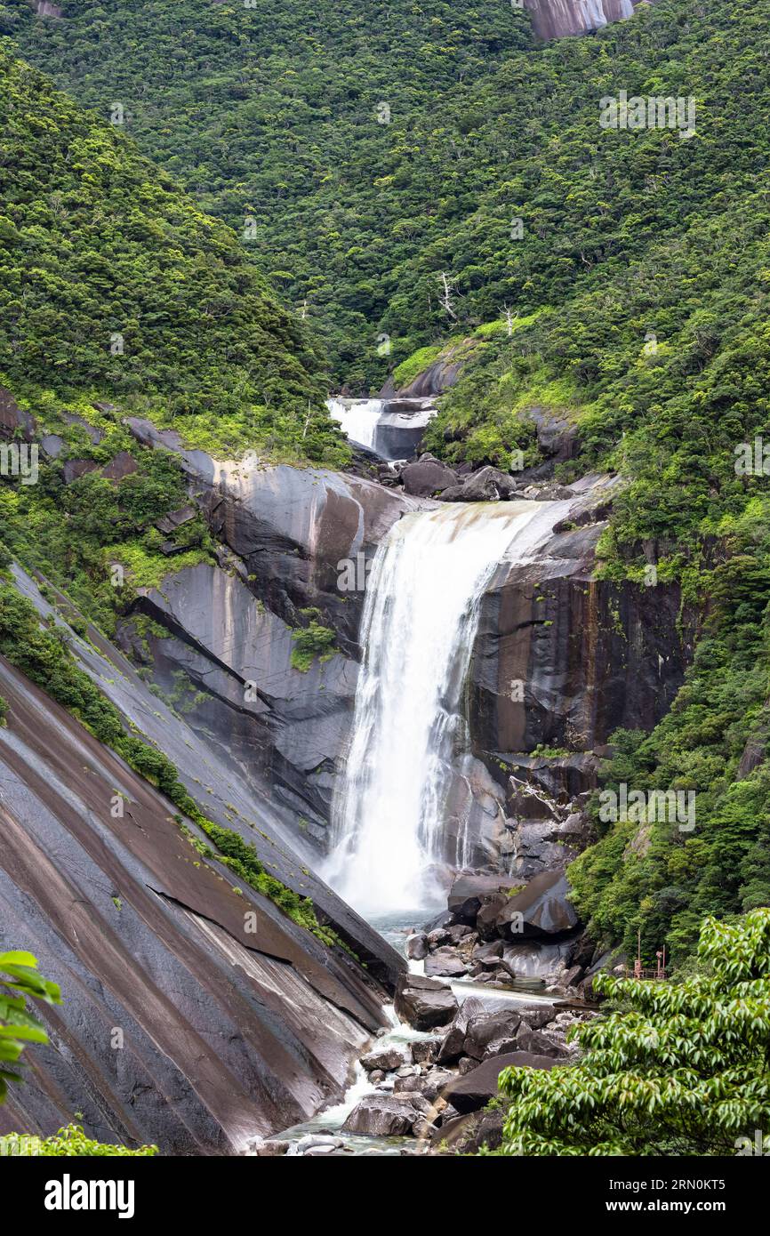 Senpironotaki(senpiro fall), Senpiro-no-taki, V-shaped valley, massive ...