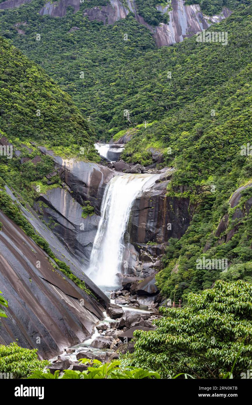 Senpironotaki(senpiro fall), Senpiro-no-taki, V-shaped valley, massive ...