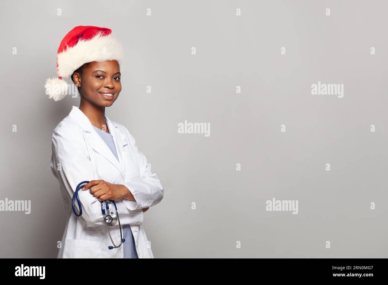 Attractive doctor woman christmas hat hi-res stock photography and ...