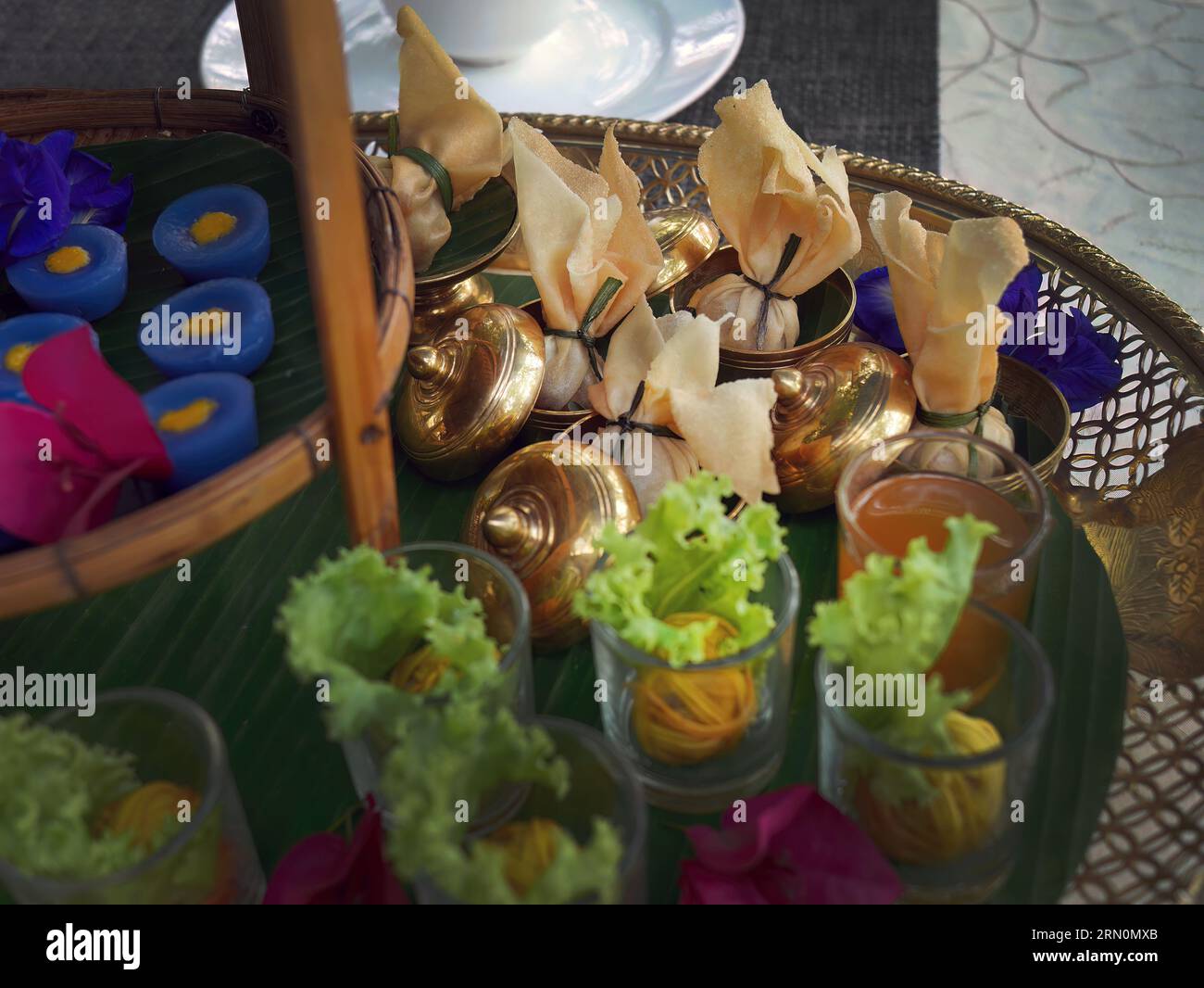 Woven stand hi-res stock photography and images - Alamy