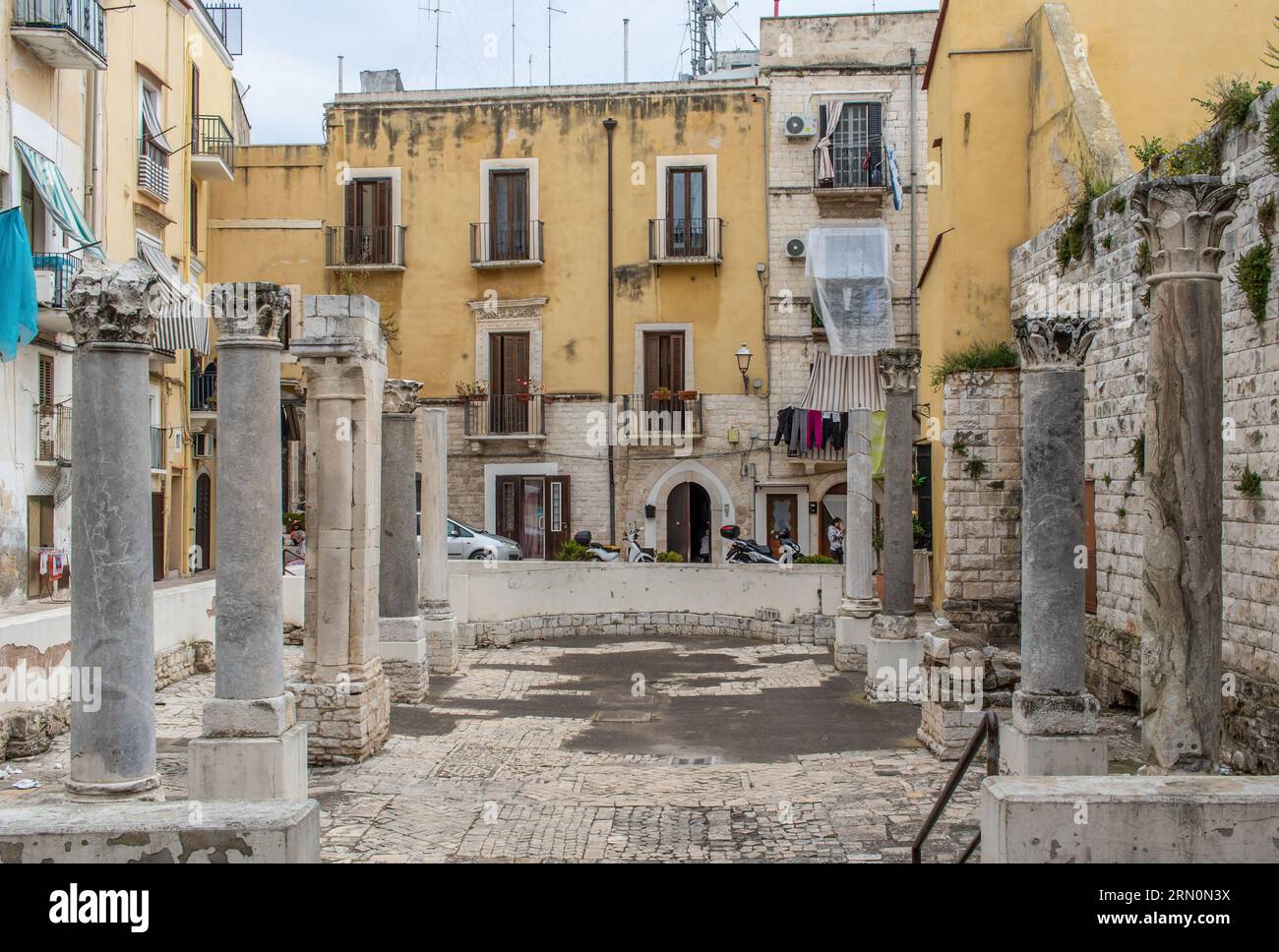 Old Town Bari displays a number of wonderful churches and cathedrals ...