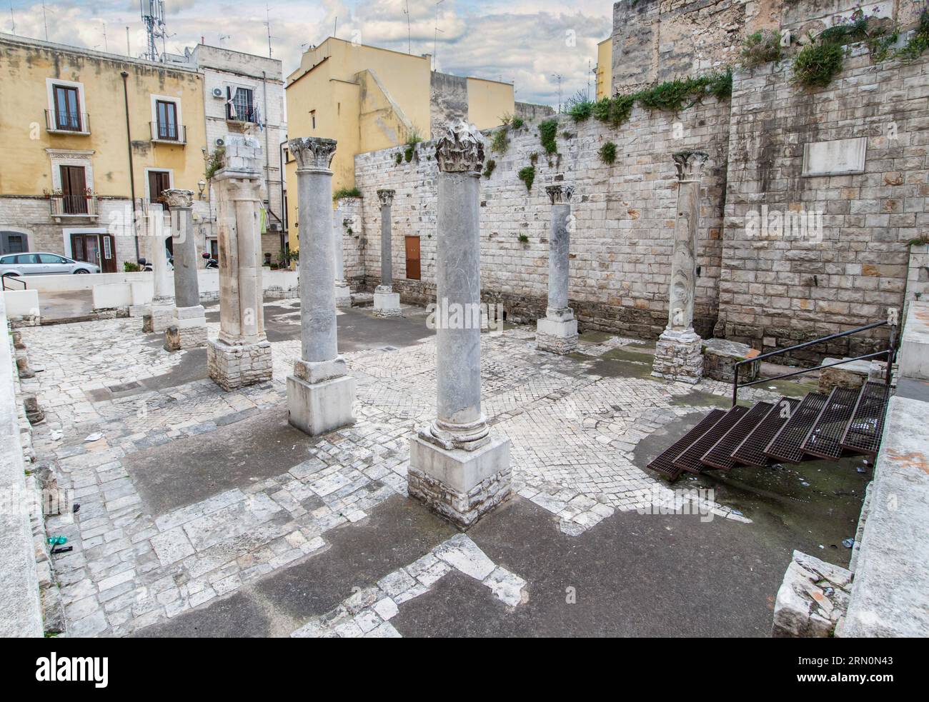 Old Town Bari displays a number of wonderful churches and cathedrals ...