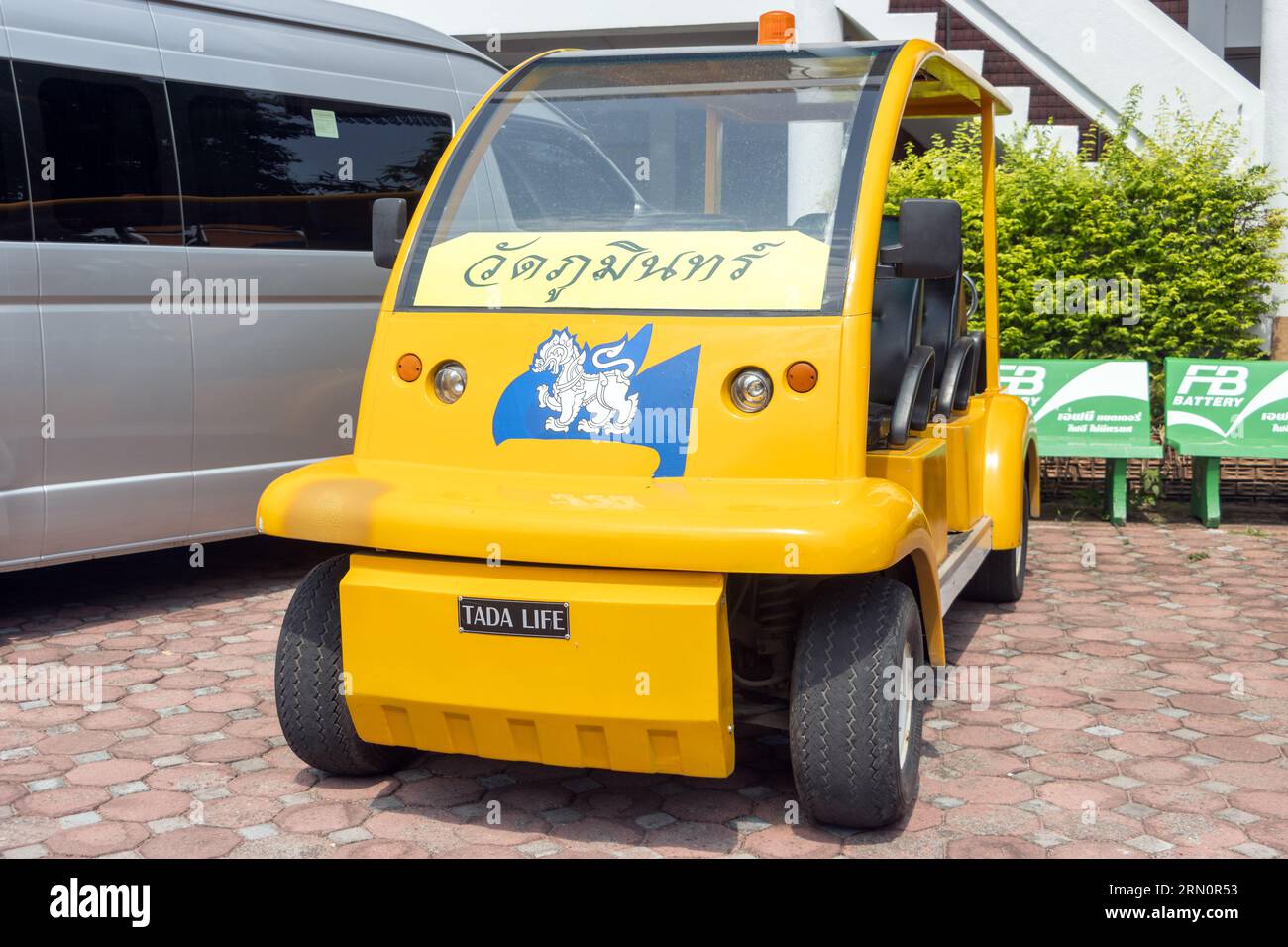 Lion electric bus hi-res stock photography and images - Alamy
