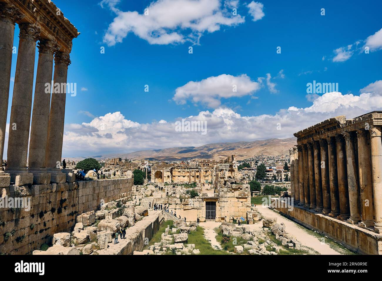 Roman architecture archeology jupiter bacchus temple lebanon historical ...