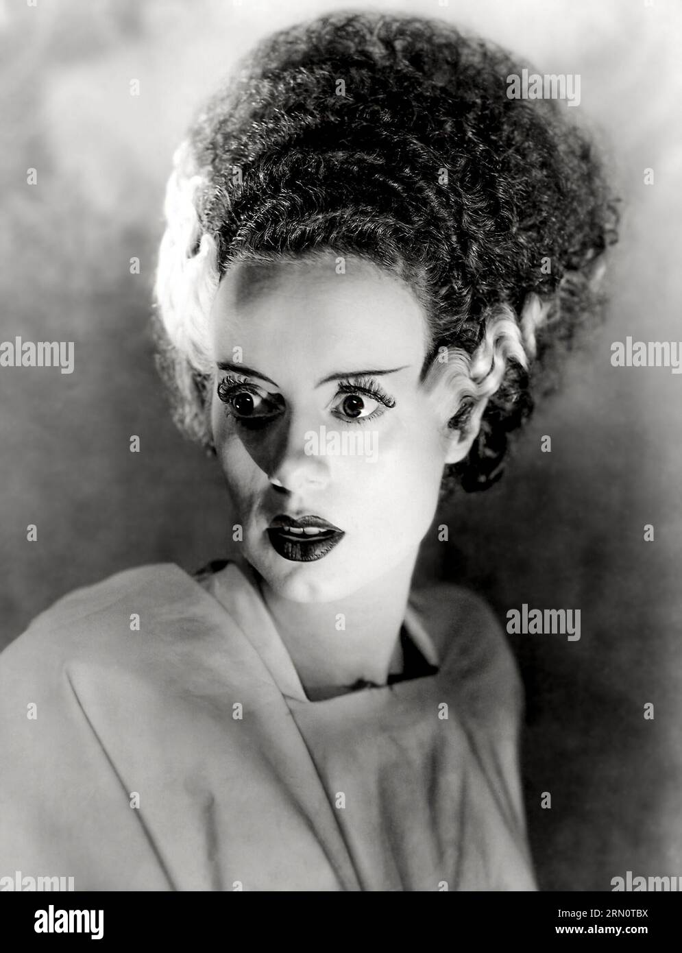 ELSA LANCHESTER in THE BRIDE OF FRANKENSTEIN (1935), directed by JAMES ...