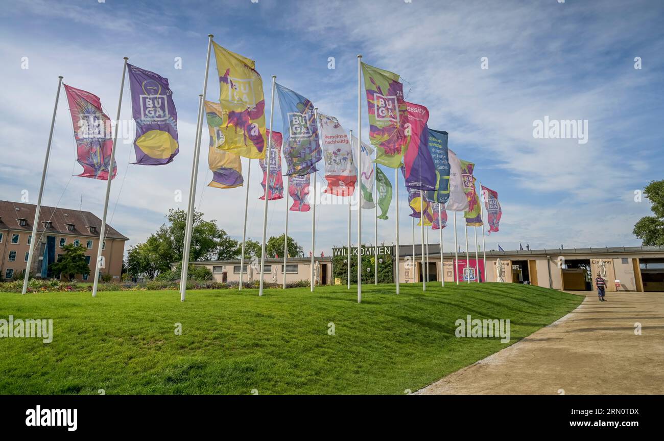 Fahnen, Haupteingang, Spinelli-Park, Bundesgartenschau 2023, Mannheim ...