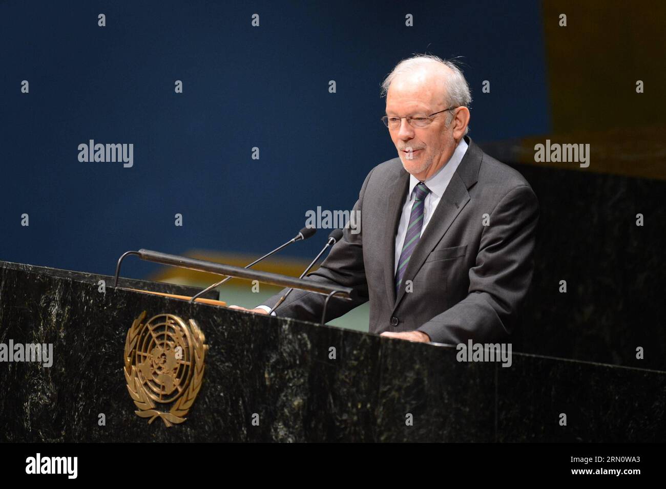 Kinderrechtskonvention hi-res stock photography and images - Alamy