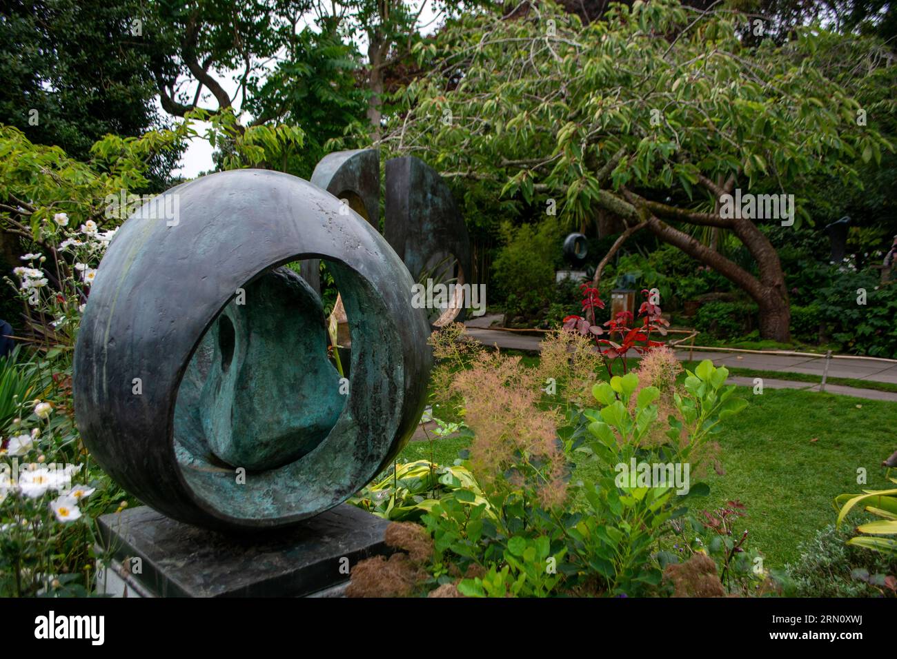 Barbara hepworth river form hi-res stock photography and images - Alamy