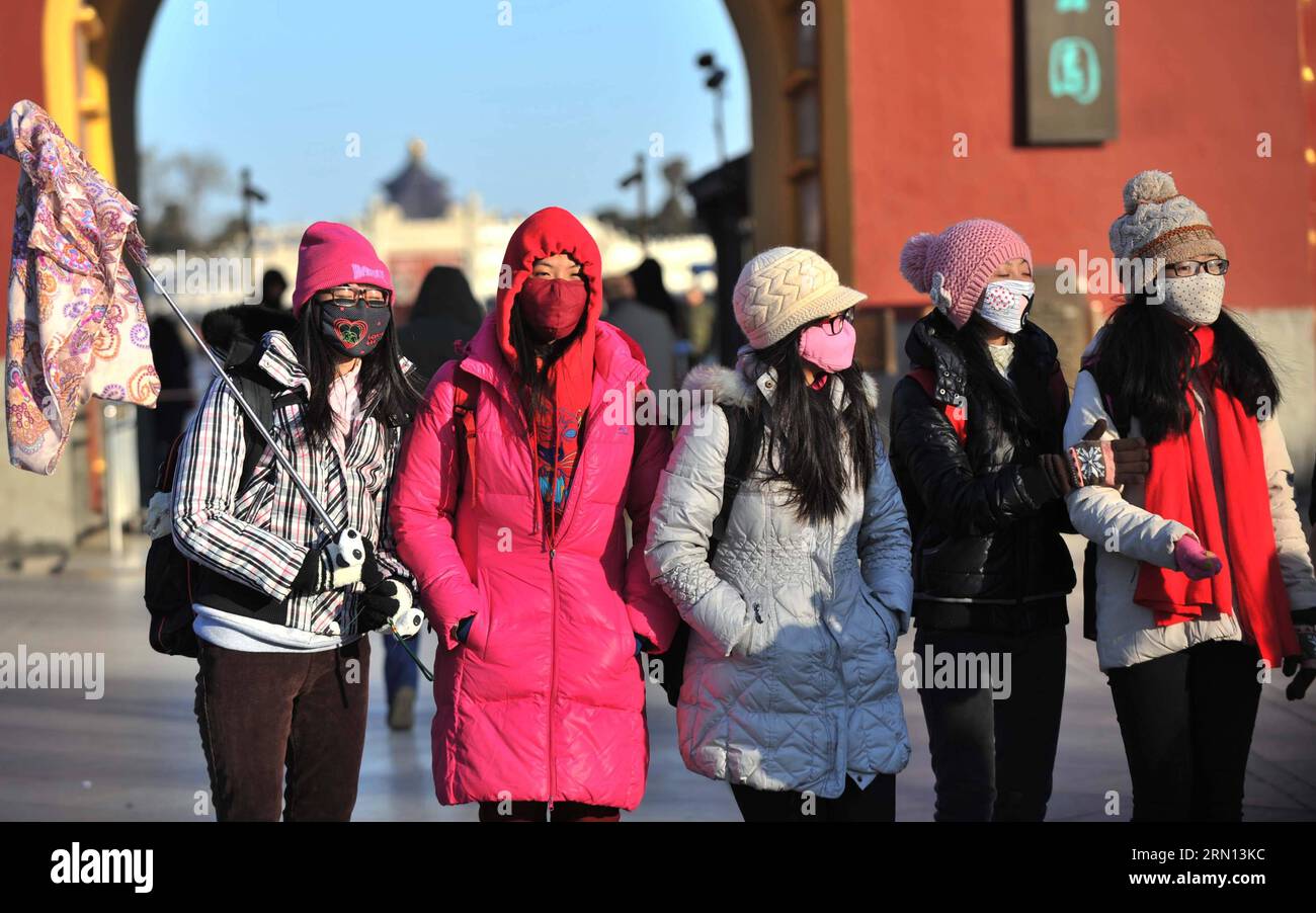Young women wear warm clothes as visiting the Temple of Heaven in ...