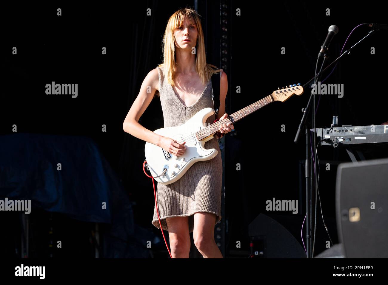 Alice Low playing guitar with H. Hawkline – real name Huw Evans – on ...