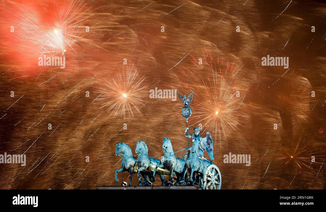 Silvester feuerwerk 1 hi-res stock photography and images - Alamy