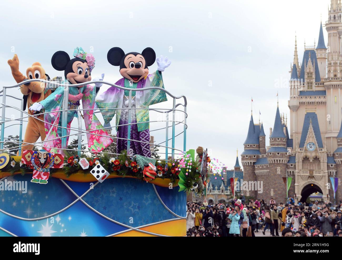 Disney float mickey hi-res stock photography and images - Alamy